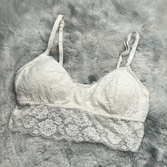 Gilly Hicks | Intimates & Sleepwear | Gilly Hicks White Lace Bralette ...
